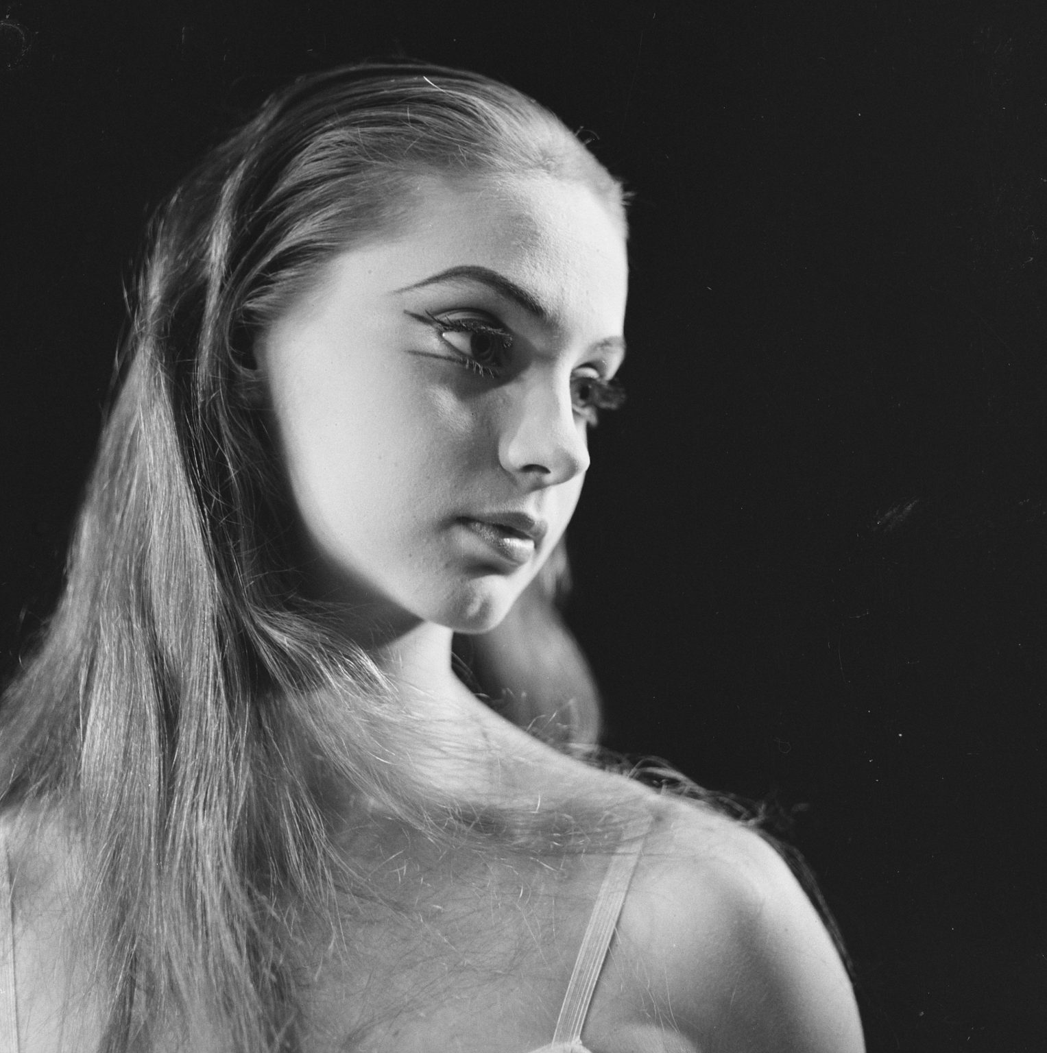 En Pointe Elegance: Ballerina Suzanne Farrell’s Journey of Grace